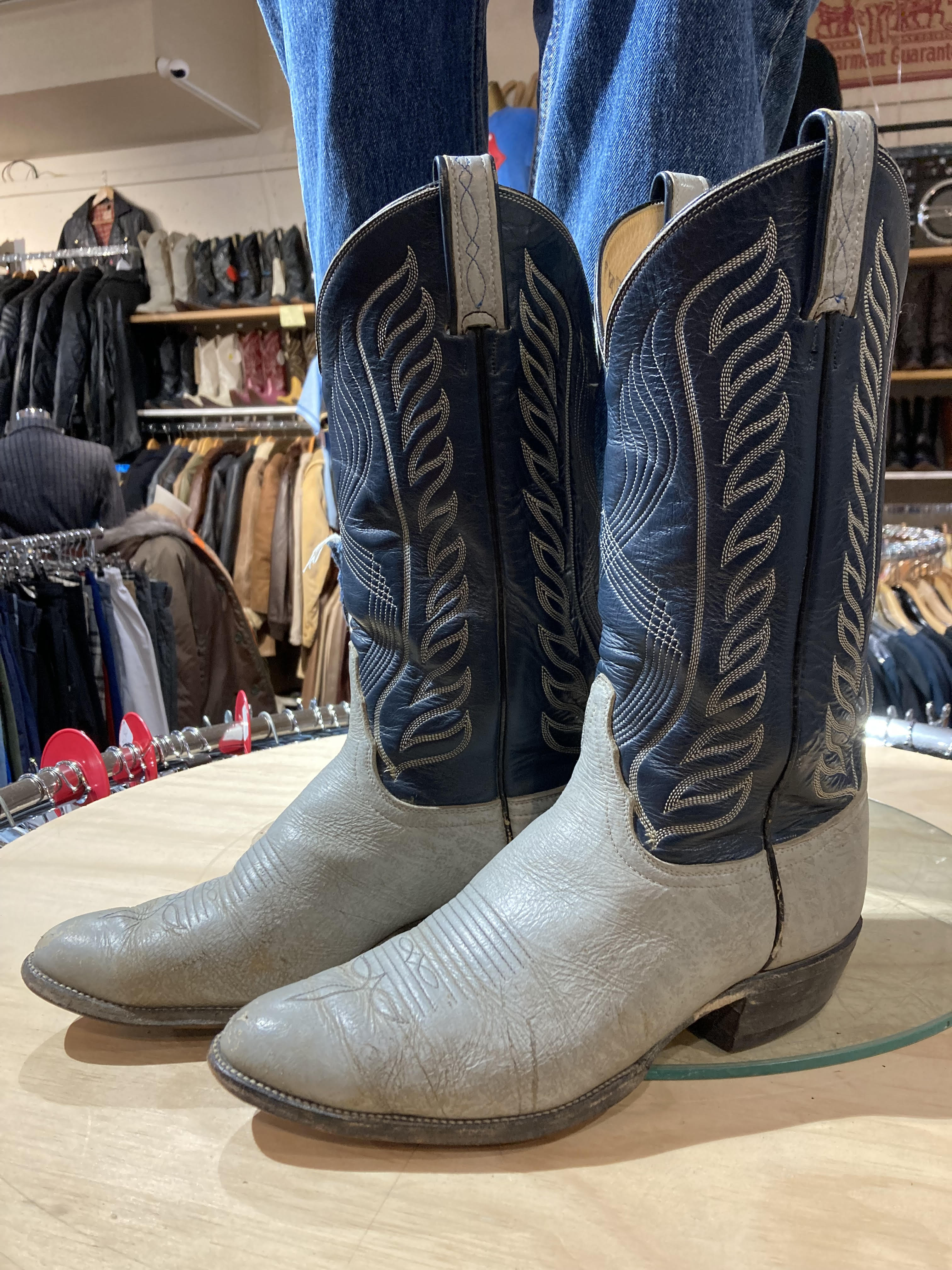 Two Tone Cowboy Boots Size: 9 1/2 – VixenVintage